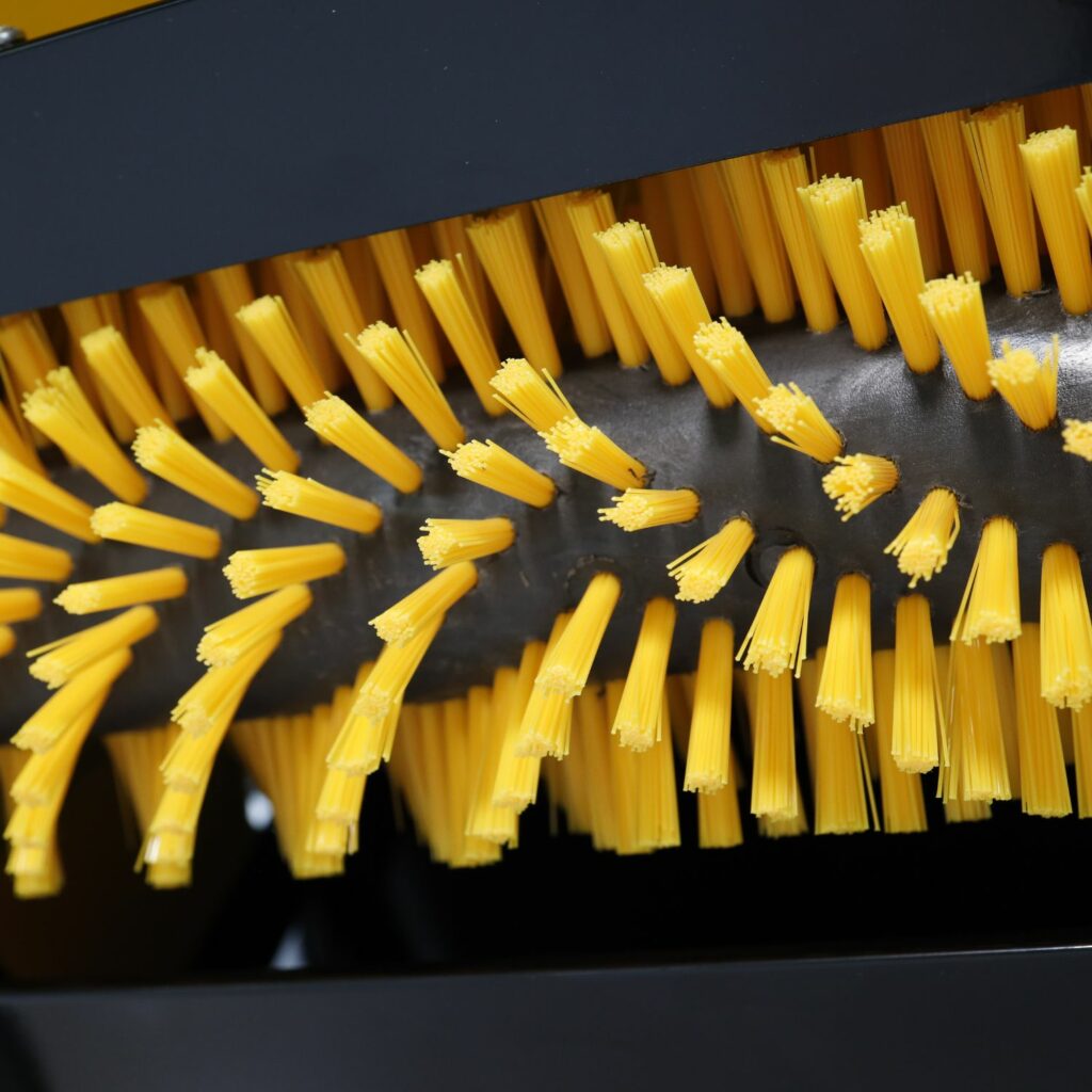 Kunstgras borstelmachine | Kunstgrasonderhoud.com